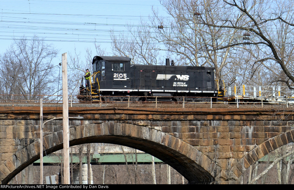 NS SW1001 2105 trails on WPBS-03